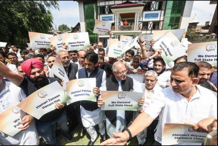 Congress stages ‘Hamari Riyasat Hamara Haq’ march, top leaders detained ...